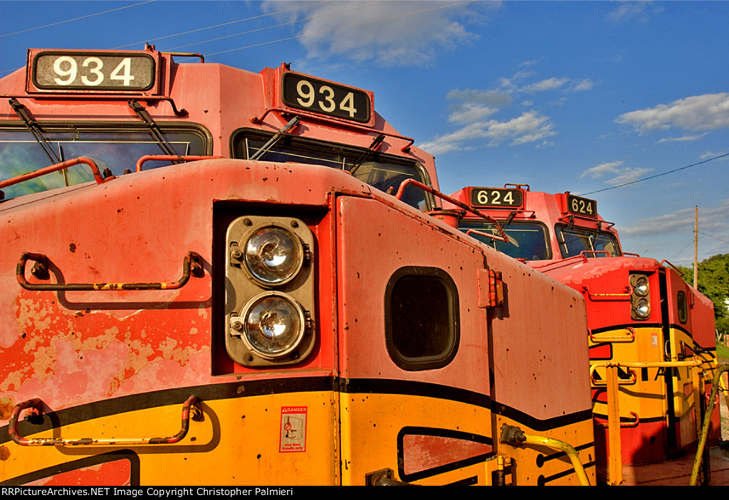 BNSF 934 and BNSF 624 in Storage